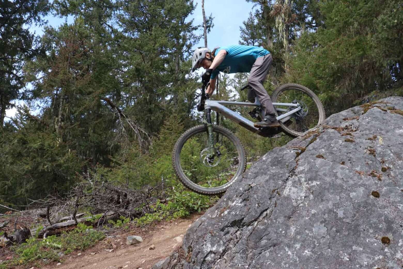 Una primavera ed estate con i pantaloni Glidepath di 7mesh e la cintura A2 di Arcade - Anguria Bike